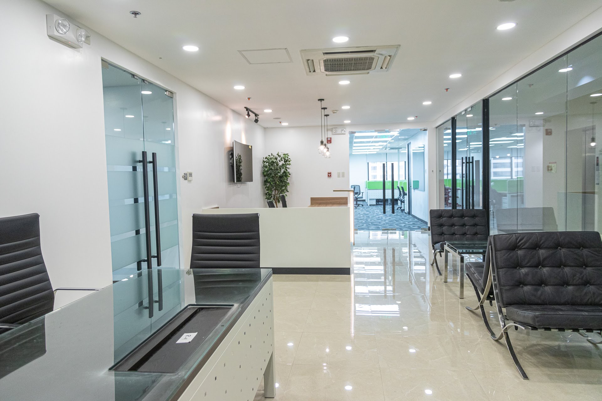 Maximizing Small Office Spaces: Tips from Professional Contractors ...